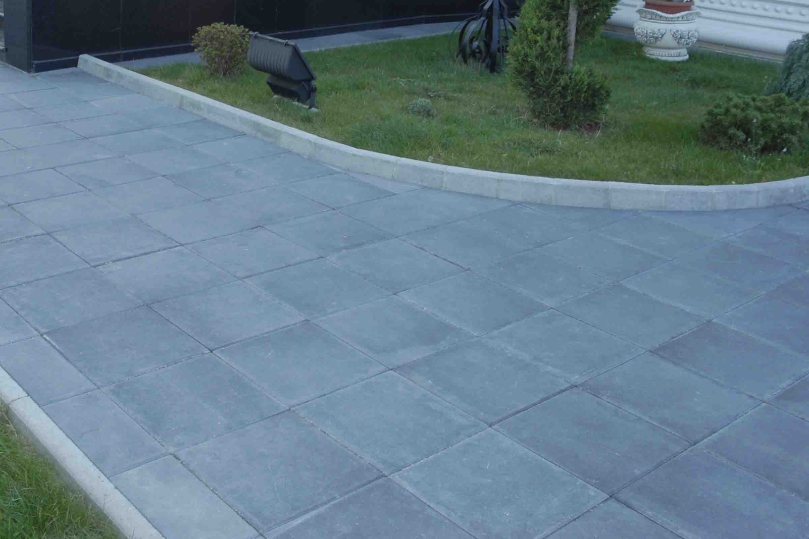 Dale Beton: pentru Curte, Gradina, Terasa, Alei ᐈ HORNBACH